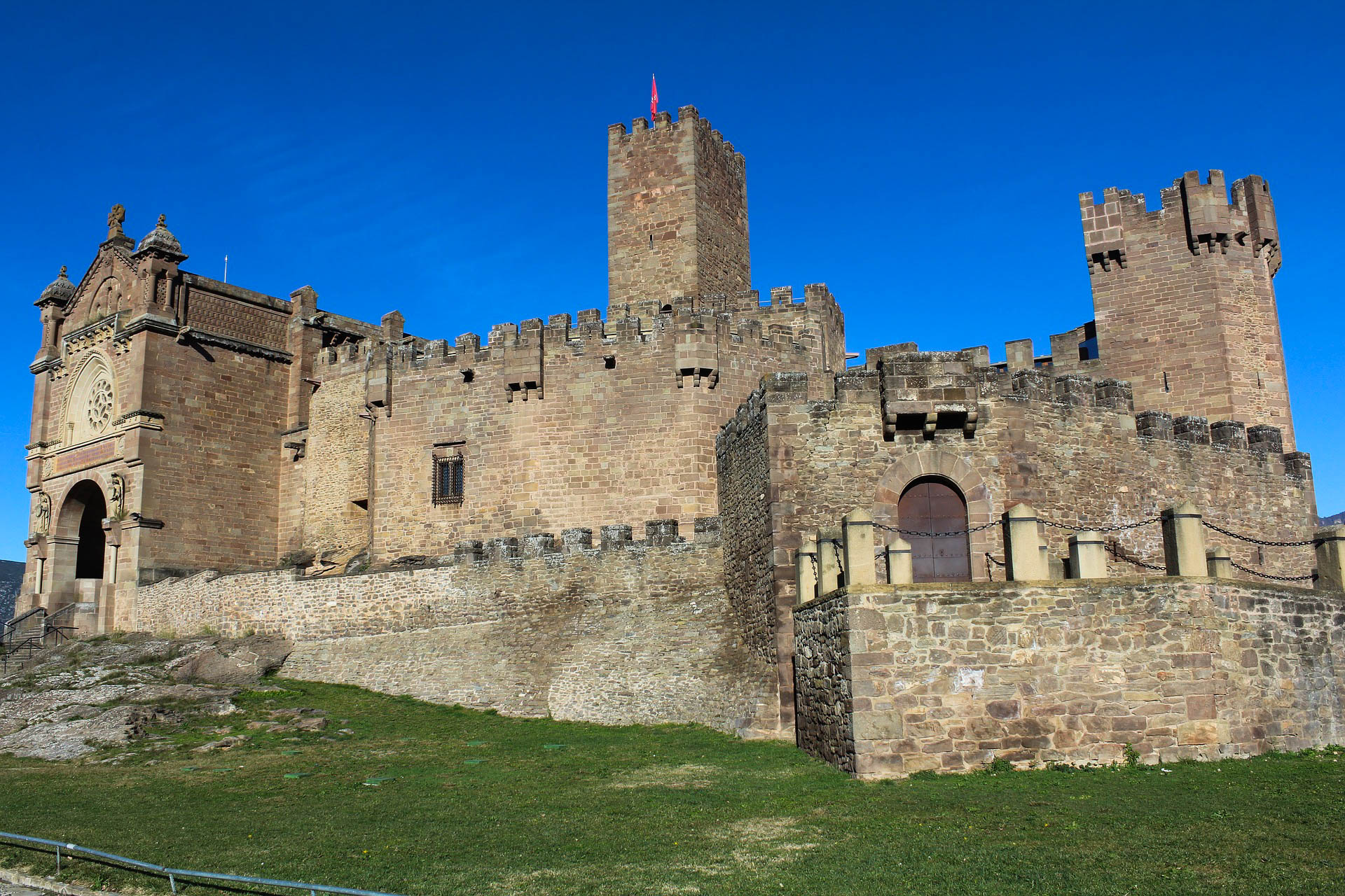 Kasteel van Javier: indrukwekkend kasteel in Noord-Spanje - Discover ...